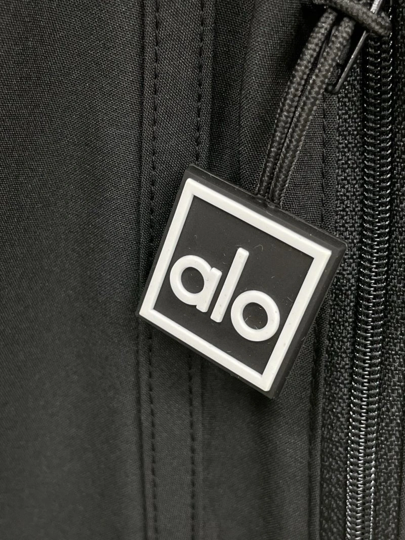 Indistinguishable Alo Short Pants
