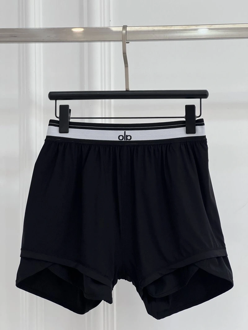 Accurate model Alo Short Pants