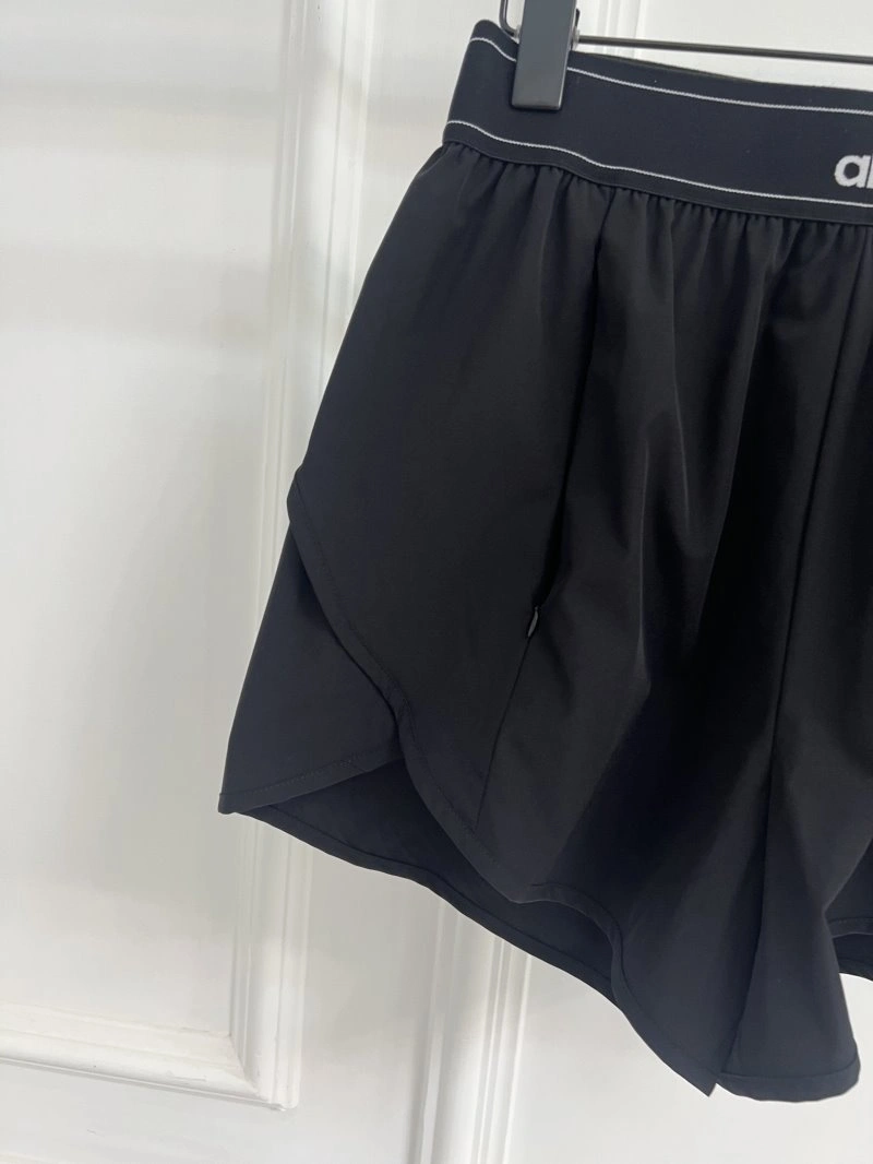 Accurate model Alo Short Pants