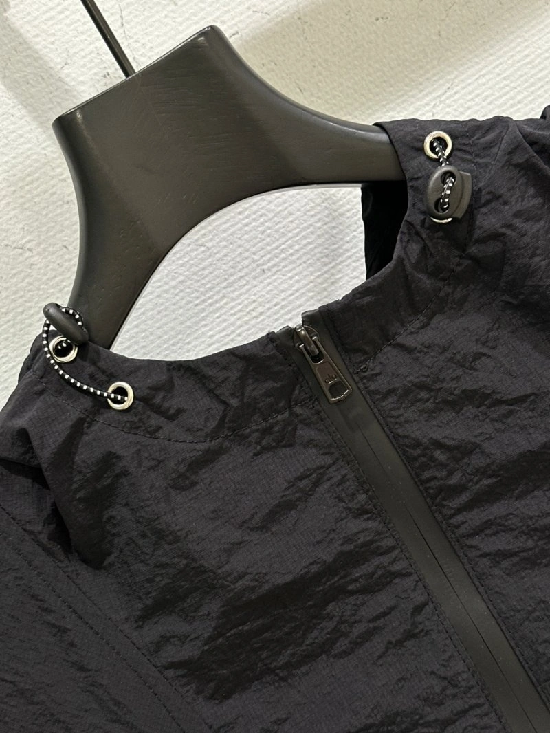 Top mirror Alo Sunscreen Jacket