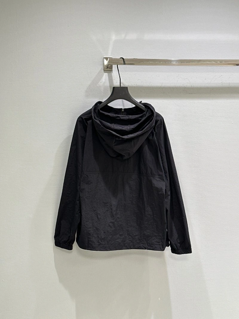 Top mirror Alo Sunscreen Jacket