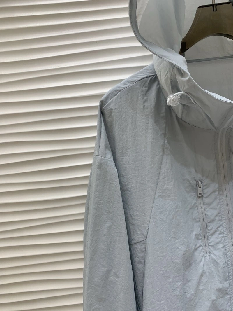 Value-priced Alo Sunscreen Jacket