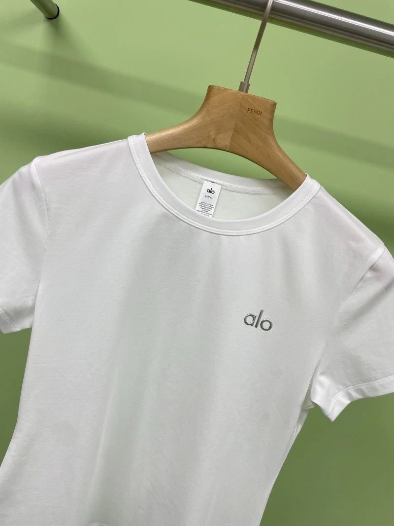 Accurate model Alo T-Shirts