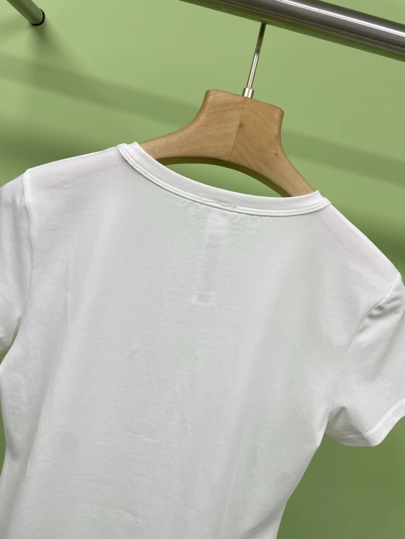 Accurate model Alo T-Shirts
