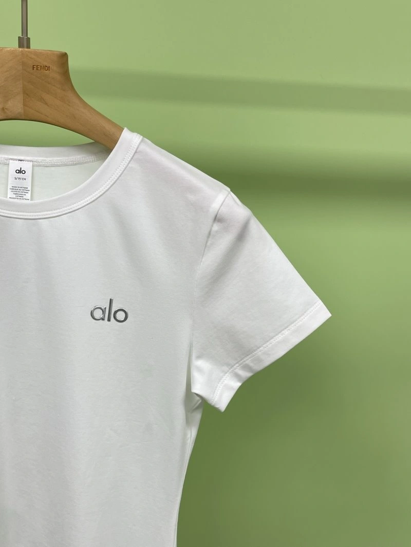Accurate model Alo T-Shirts