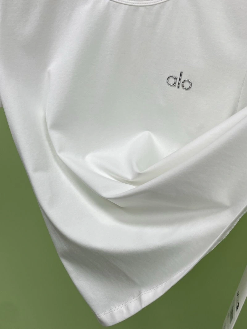 Accurate model Alo T-Shirts