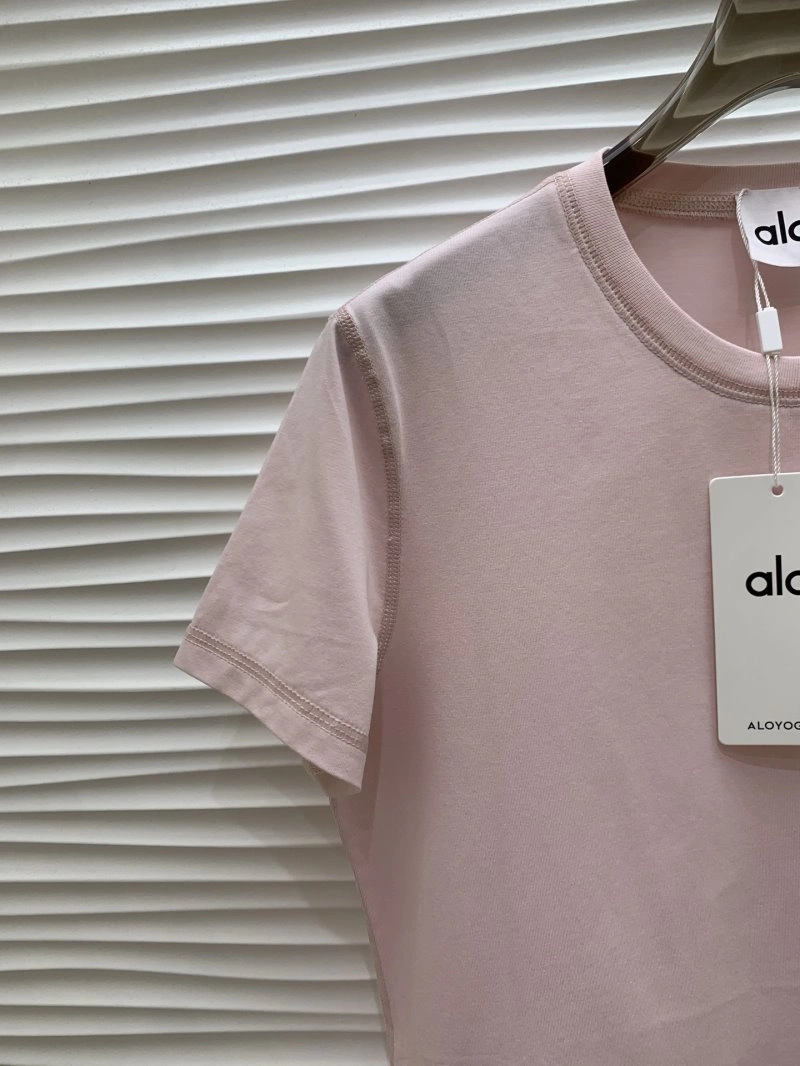 Accurate model Alo T-Shirts