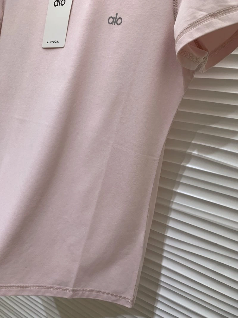 Accurate model Alo T-Shirts