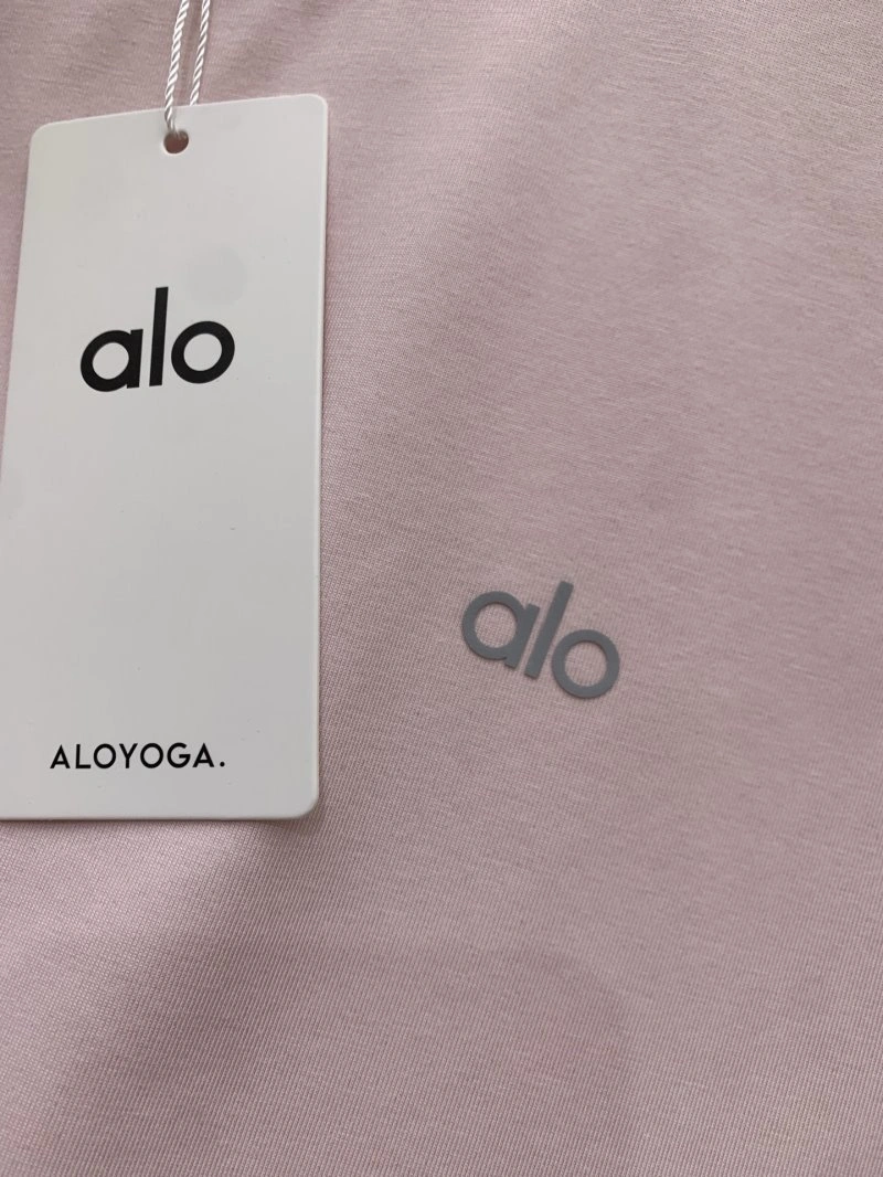 Accurate model Alo T-Shirts