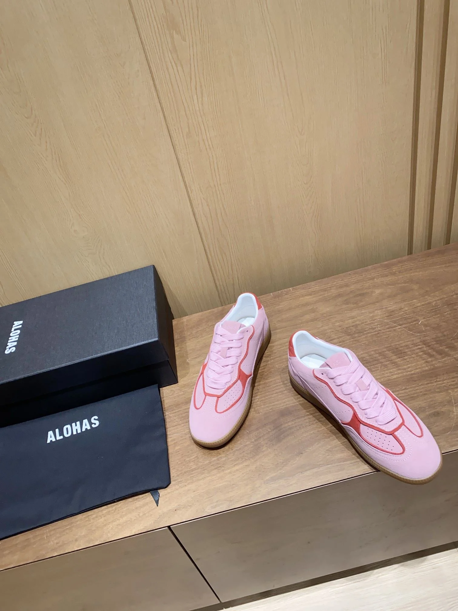 Top mirror Alohas Shoes