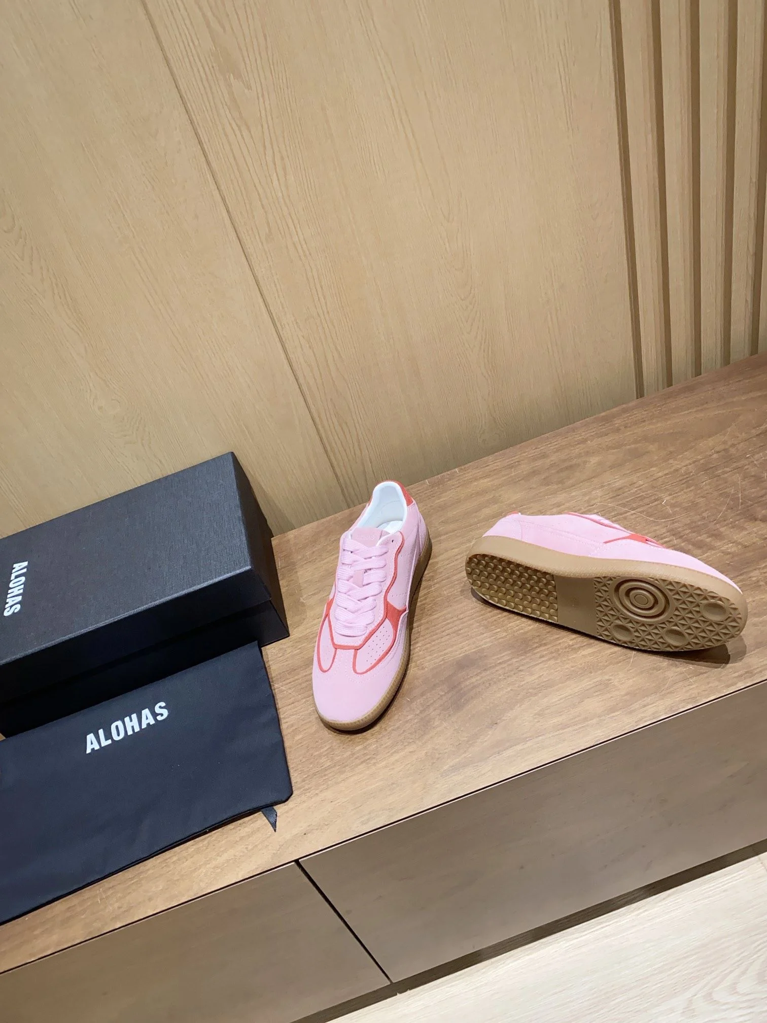 Top mirror Alohas Shoes