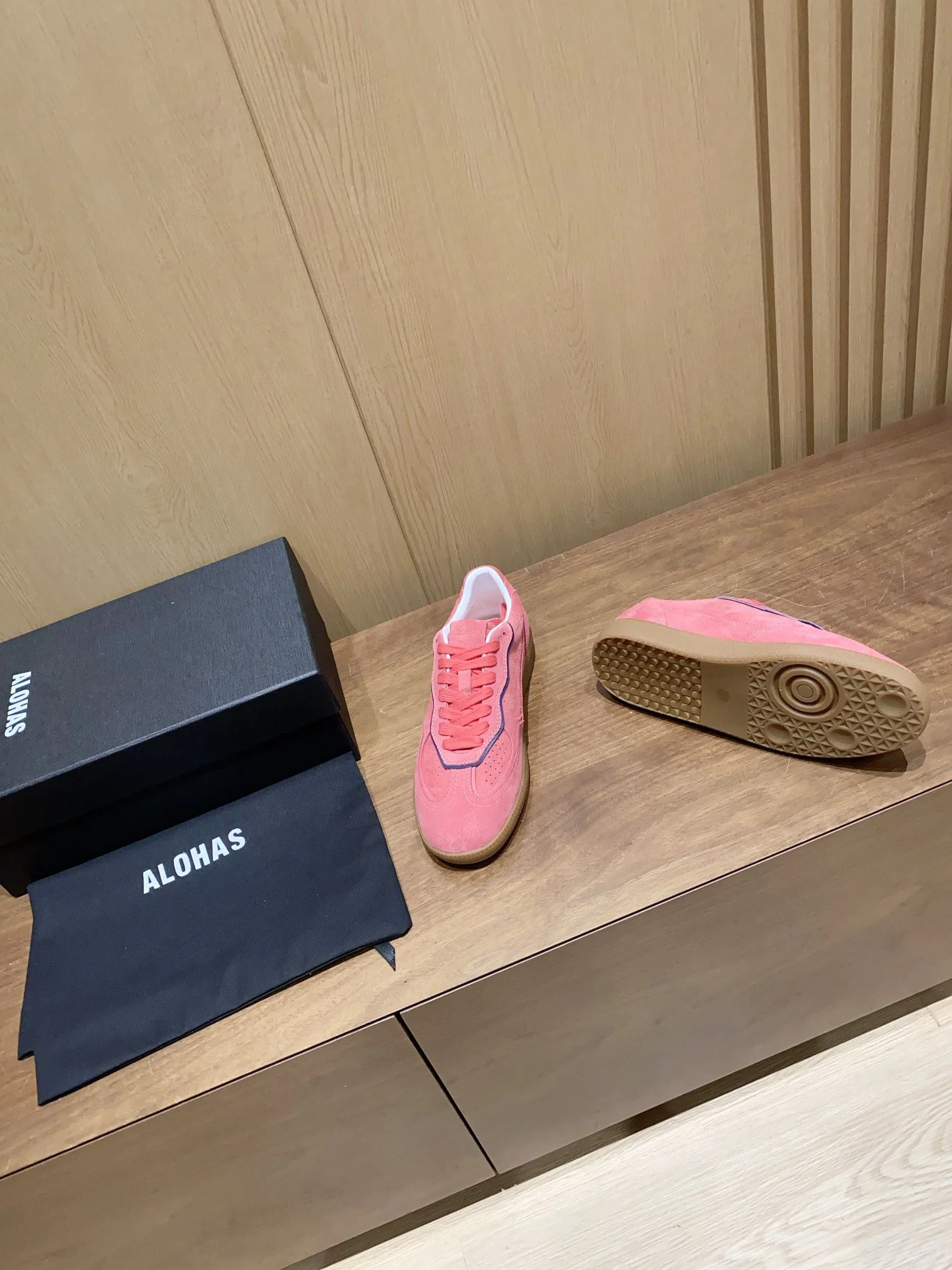 Precise copy Alohas Shoes