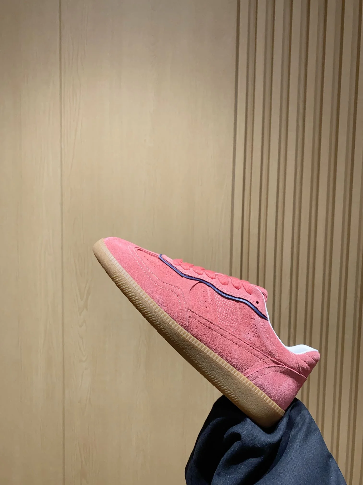Precise copy Alohas Shoes