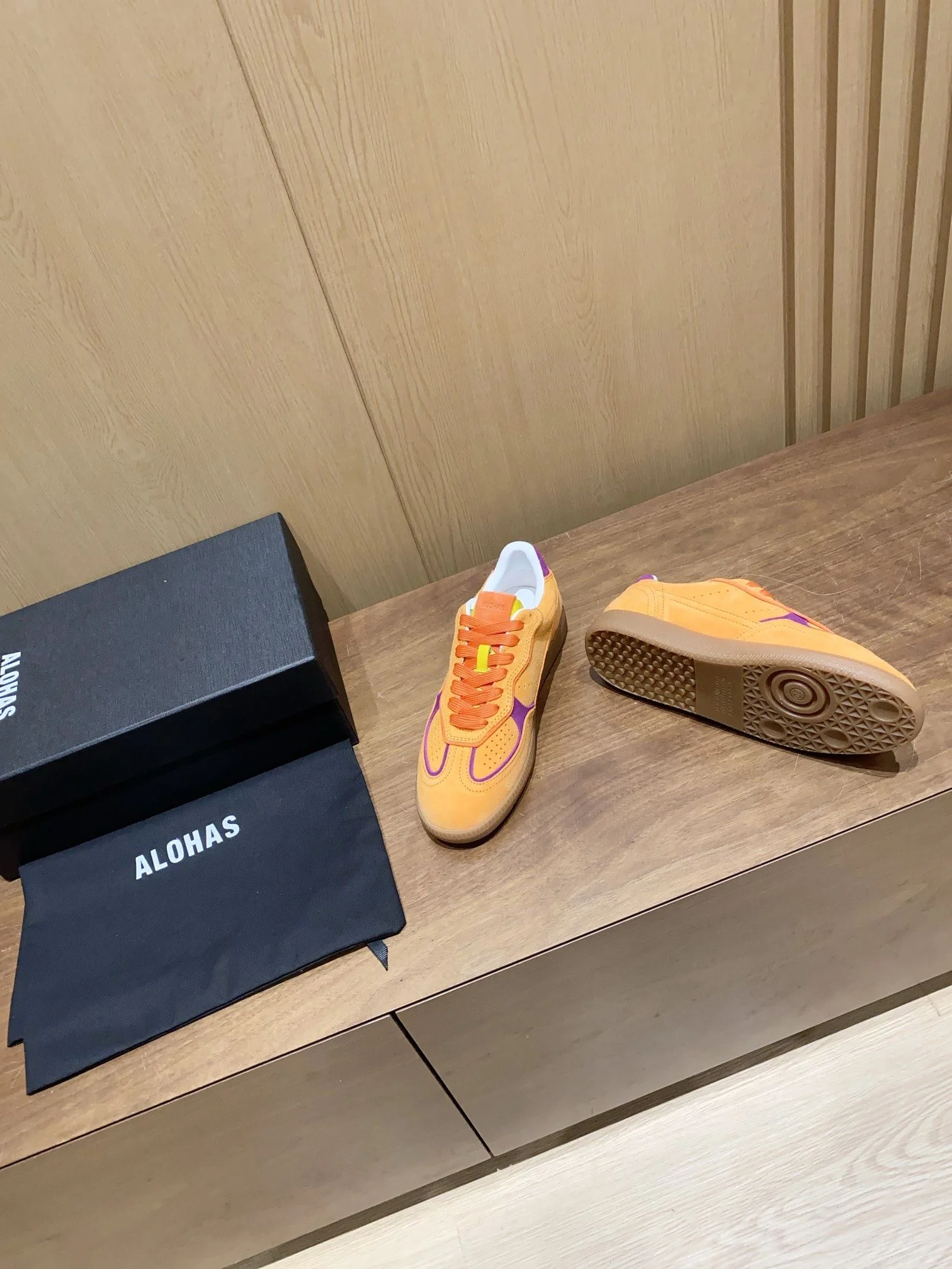 High fidelity Alohas Shoes