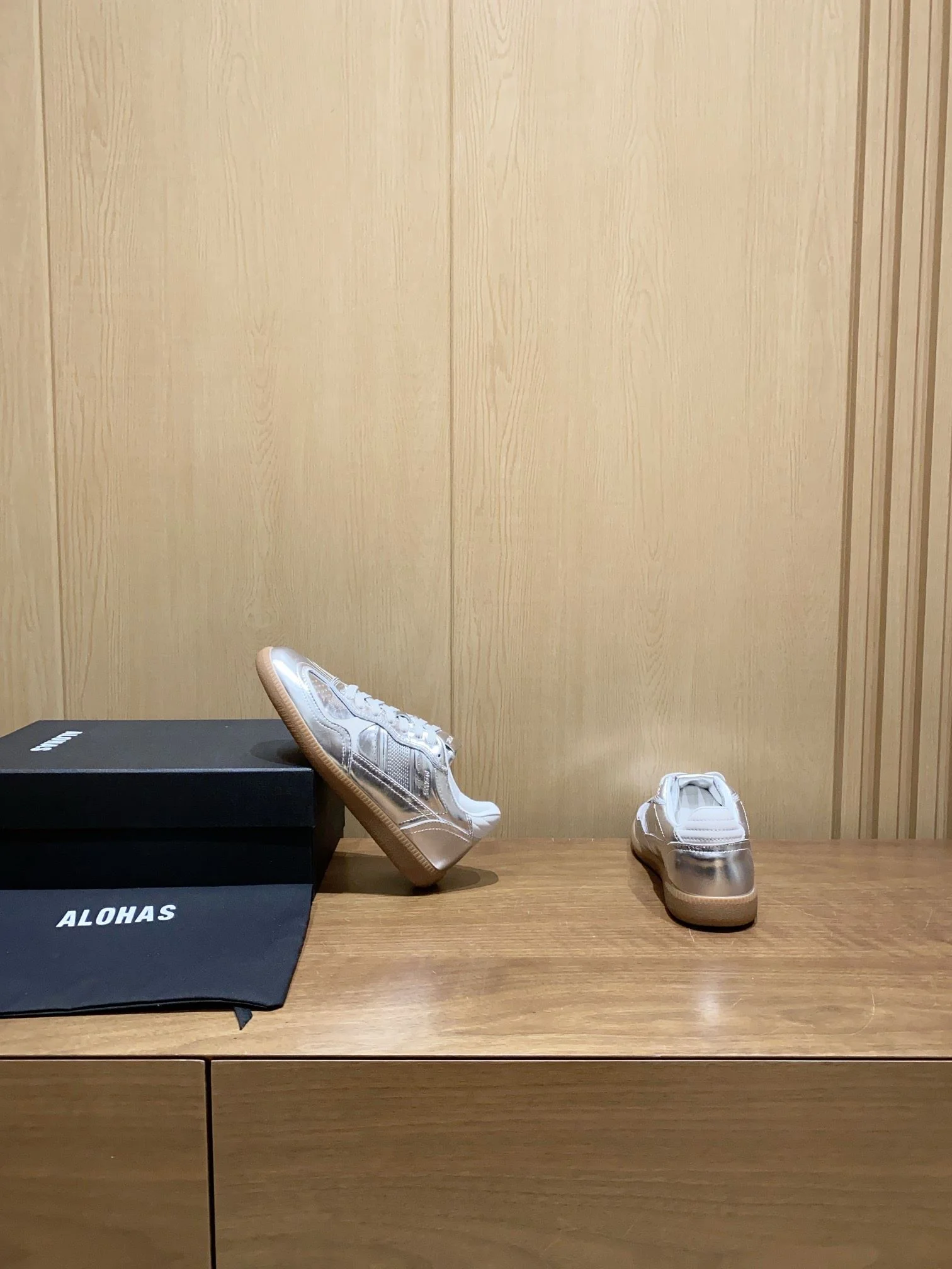 Low-cost Alohas Shoes