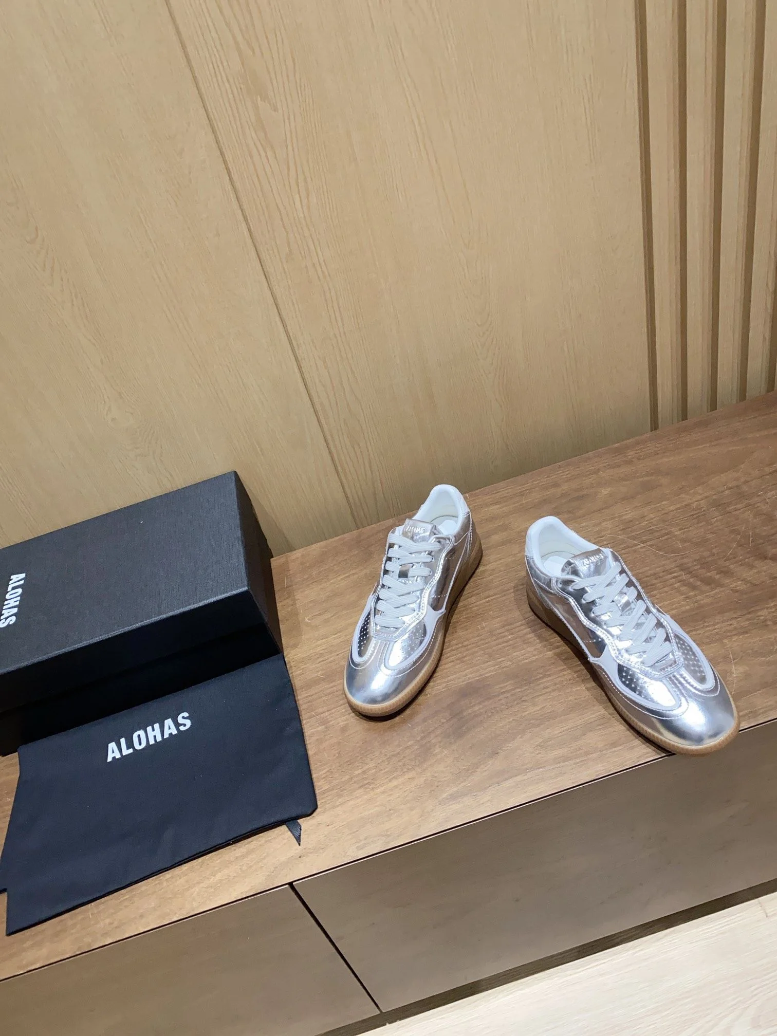 Low-cost Alohas Shoes