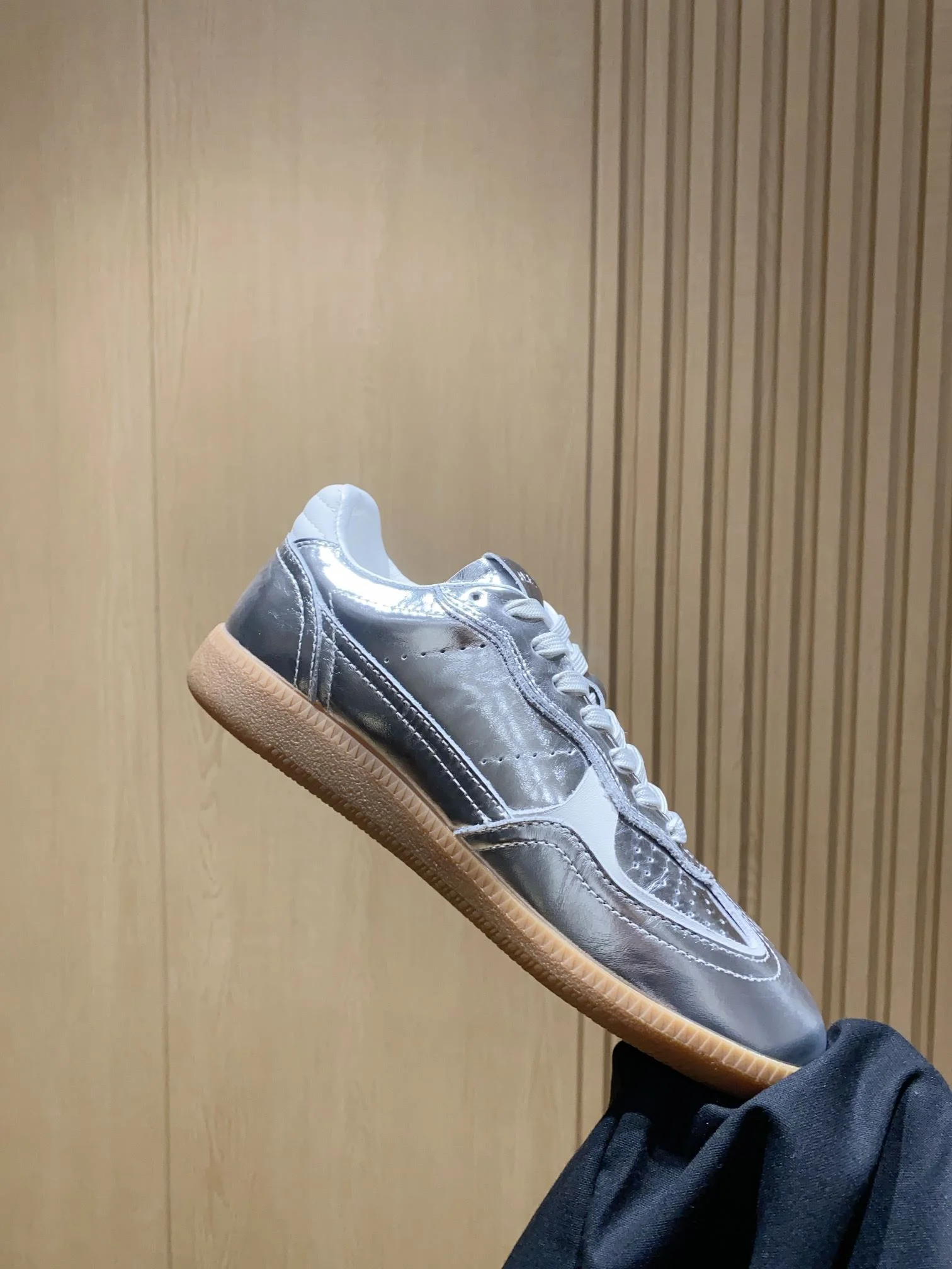 Low-cost Alohas Shoes