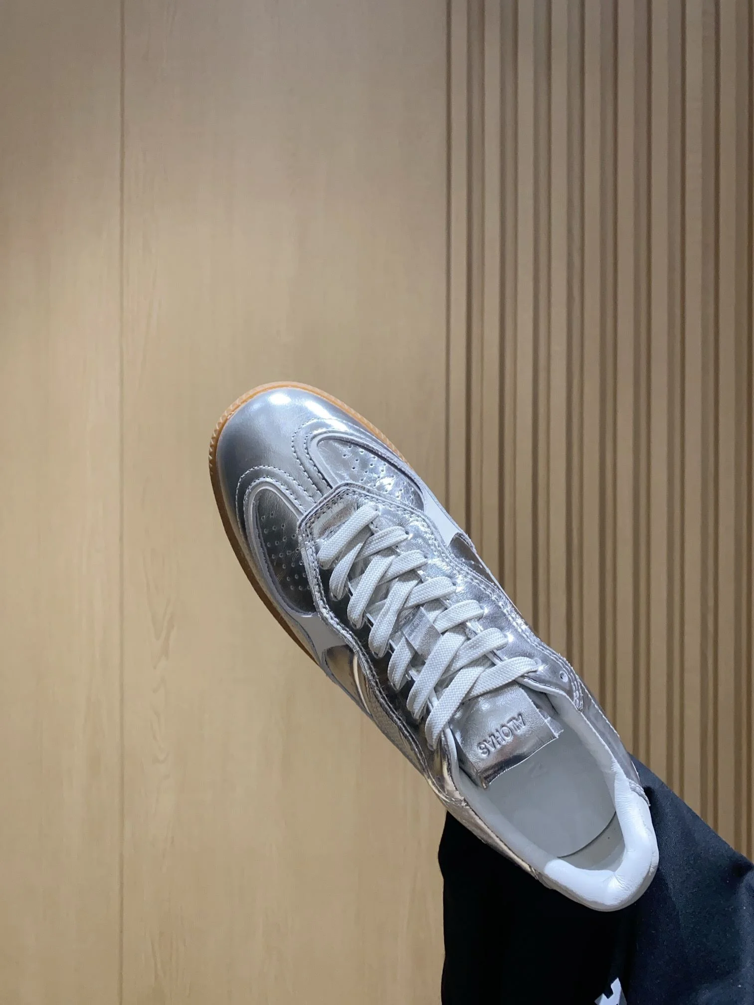 Low-cost Alohas Shoes