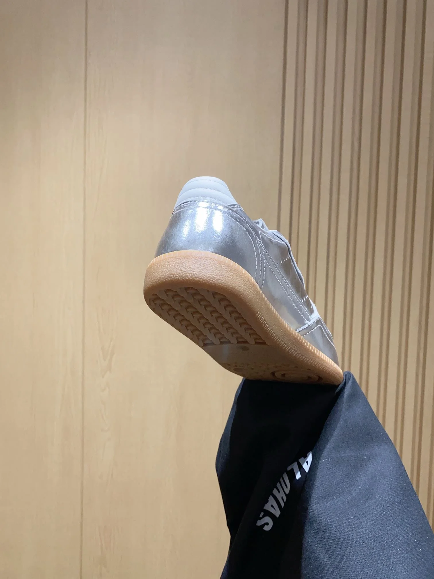 Low-cost Alohas Shoes