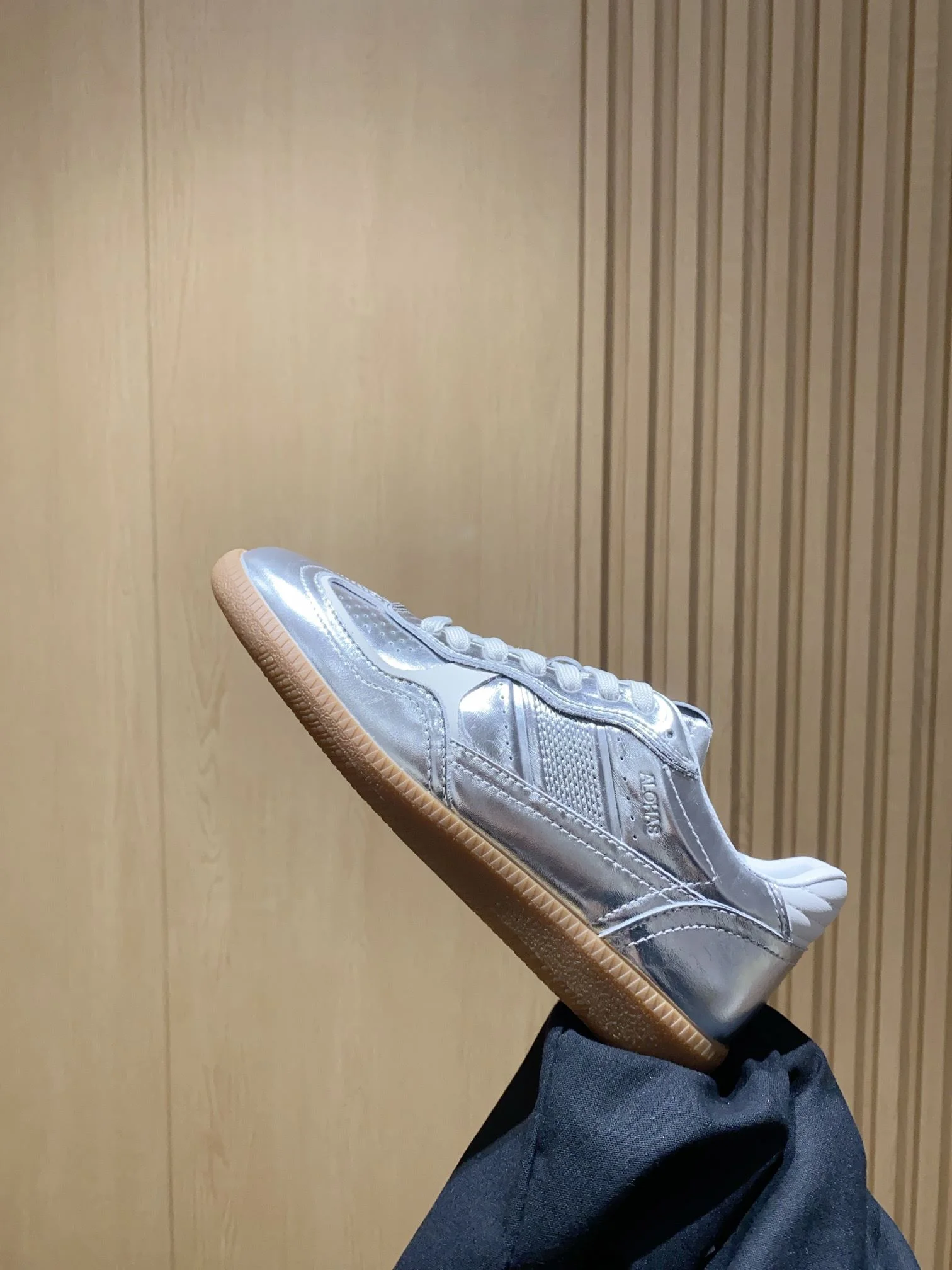 Low-cost Alohas Shoes