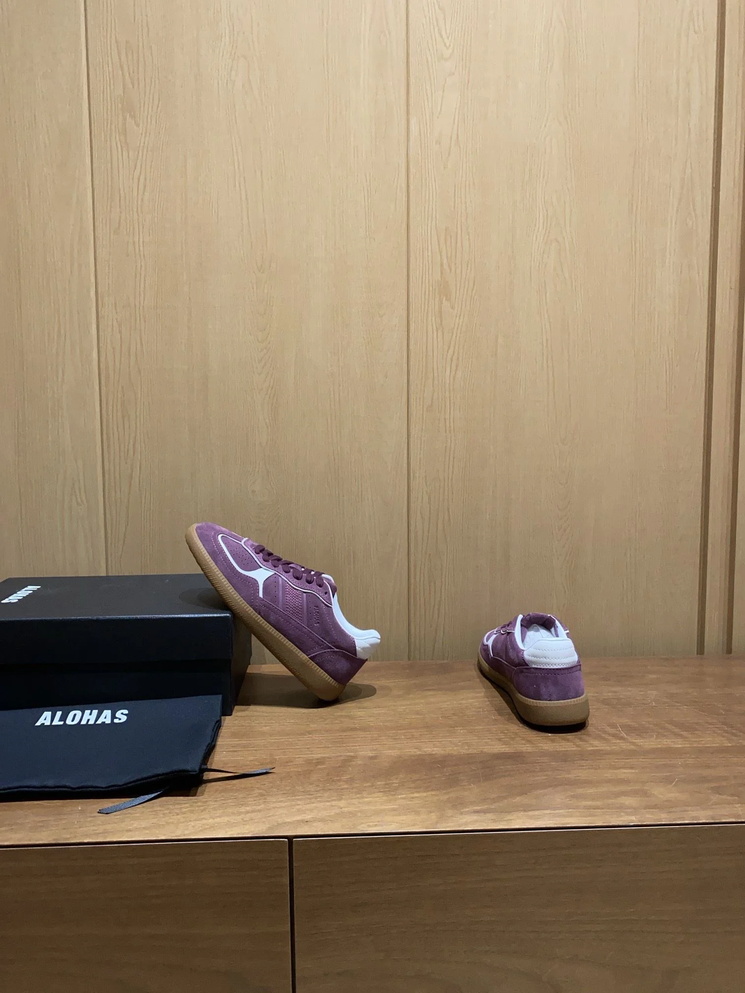 Top mirror Alohas Shoes