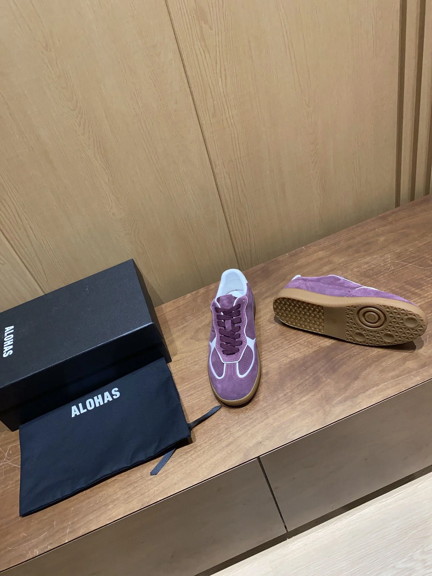 Top mirror Alohas Shoes