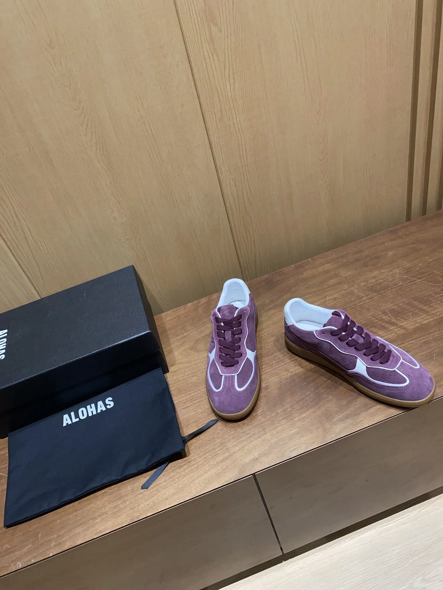 Top mirror Alohas Shoes