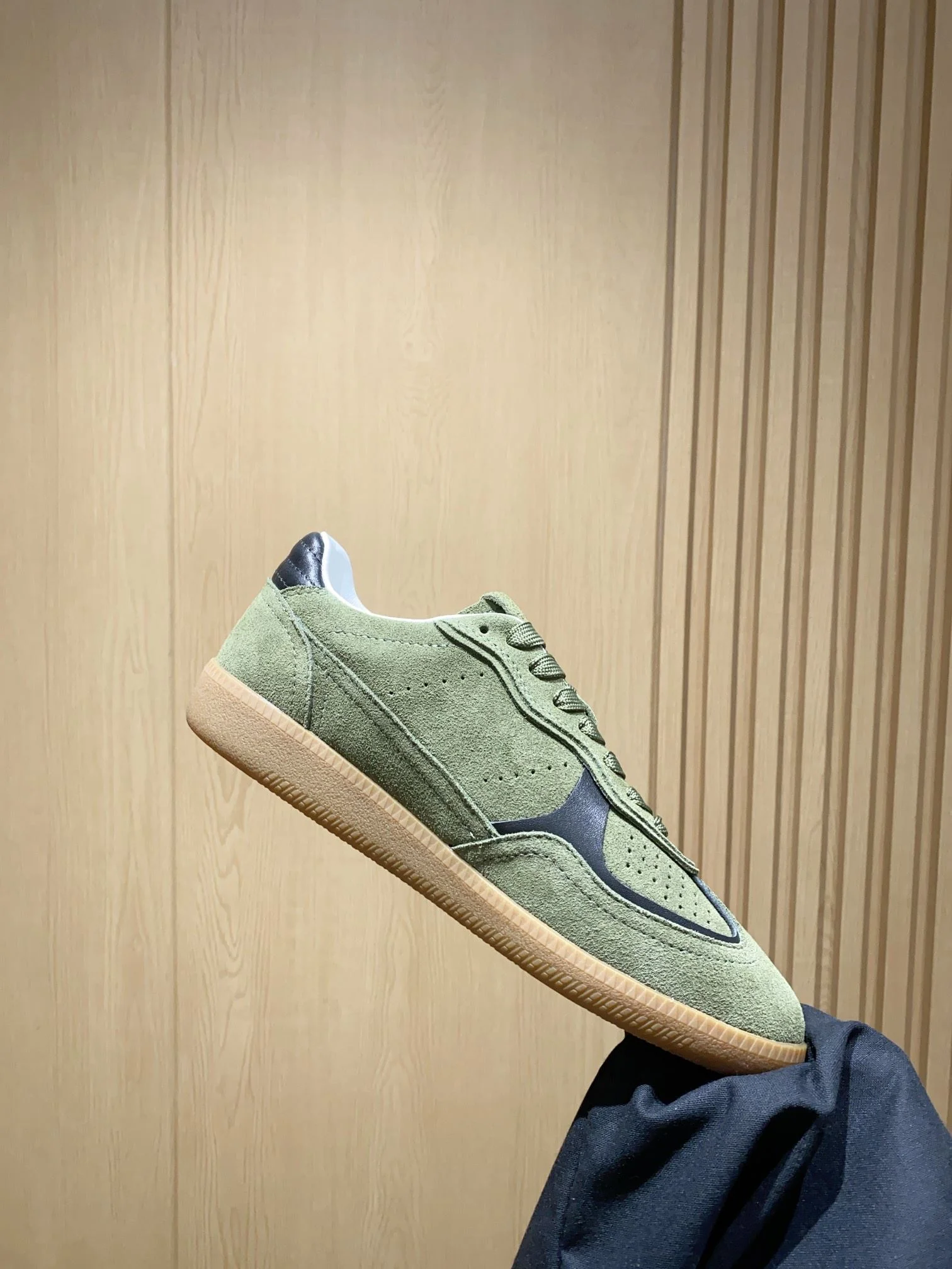Top mirror Alohas Shoes
