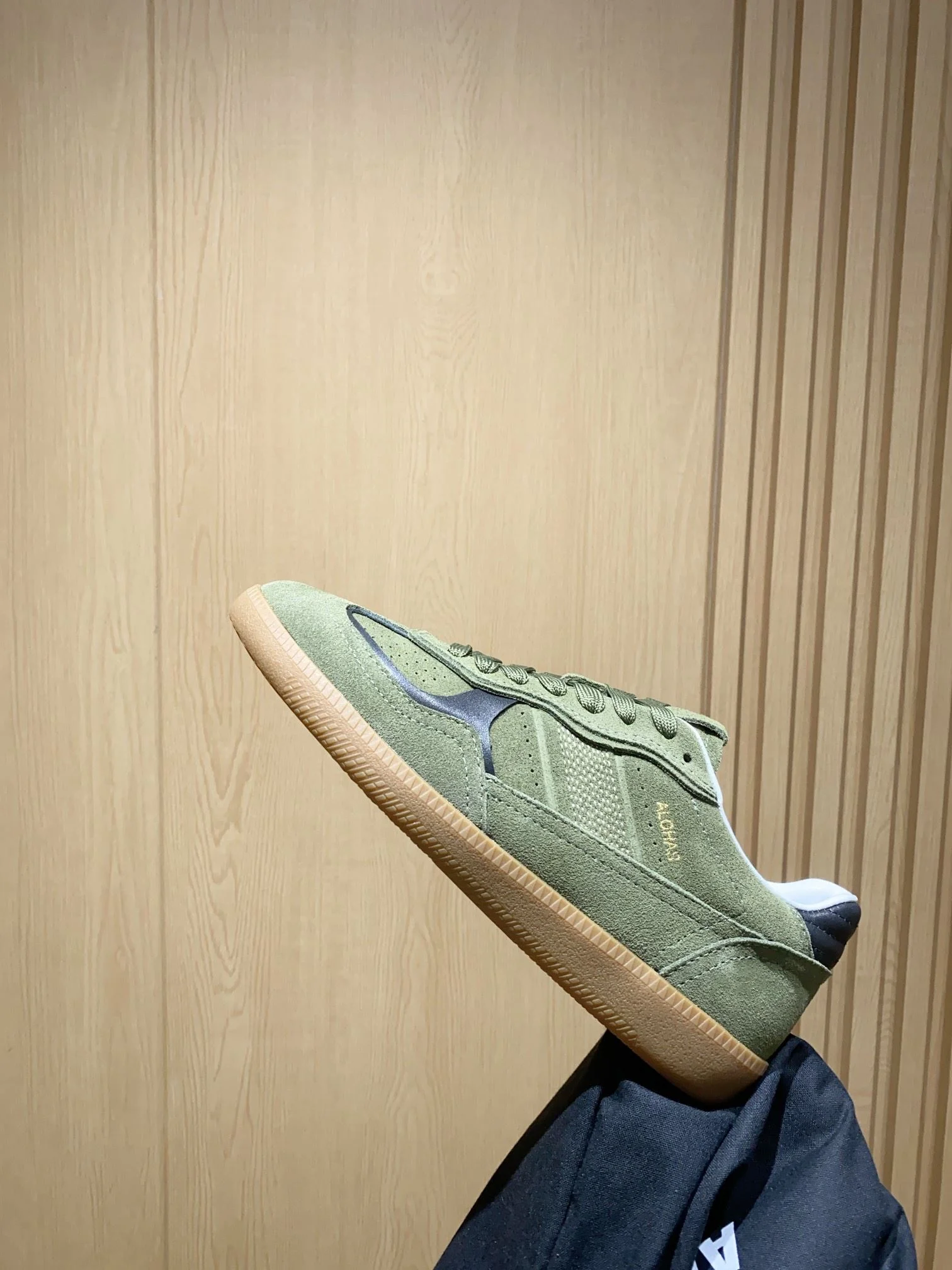 Top mirror Alohas Shoes