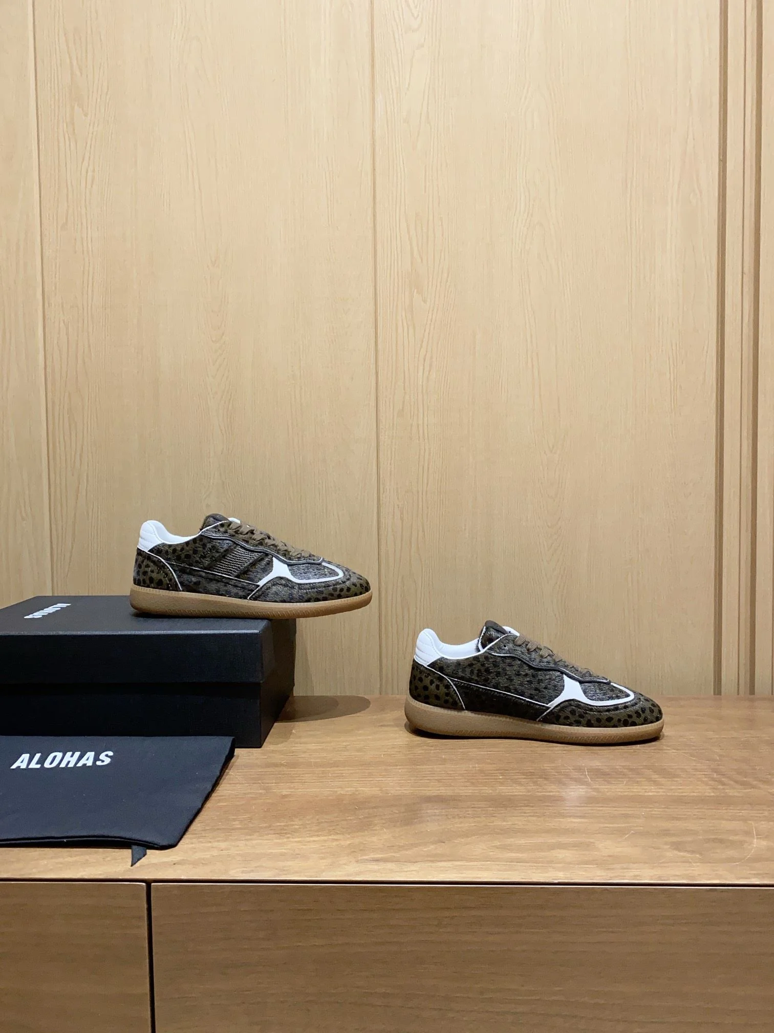 Alohas Shoes