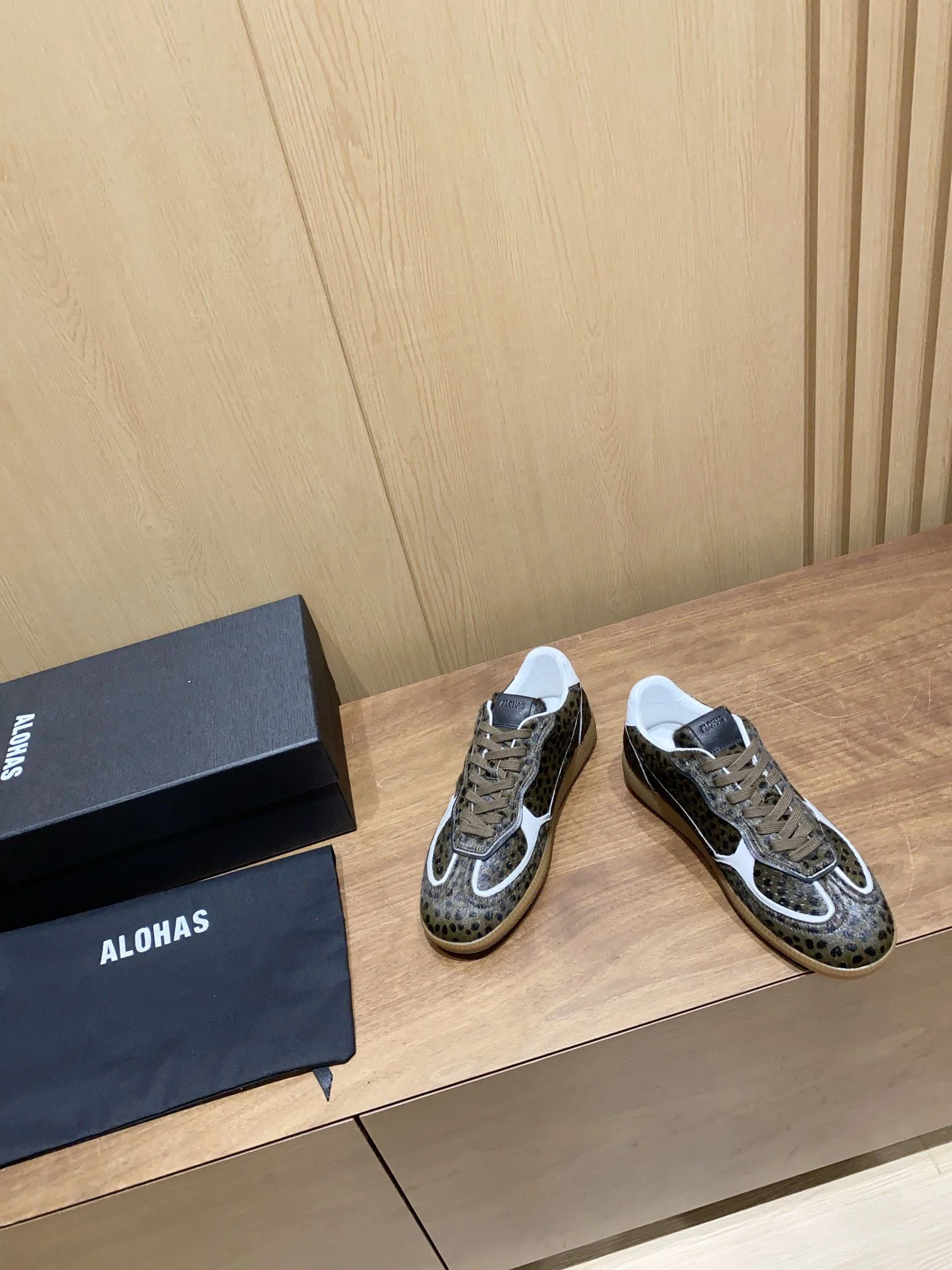 Top match Alohas Shoes