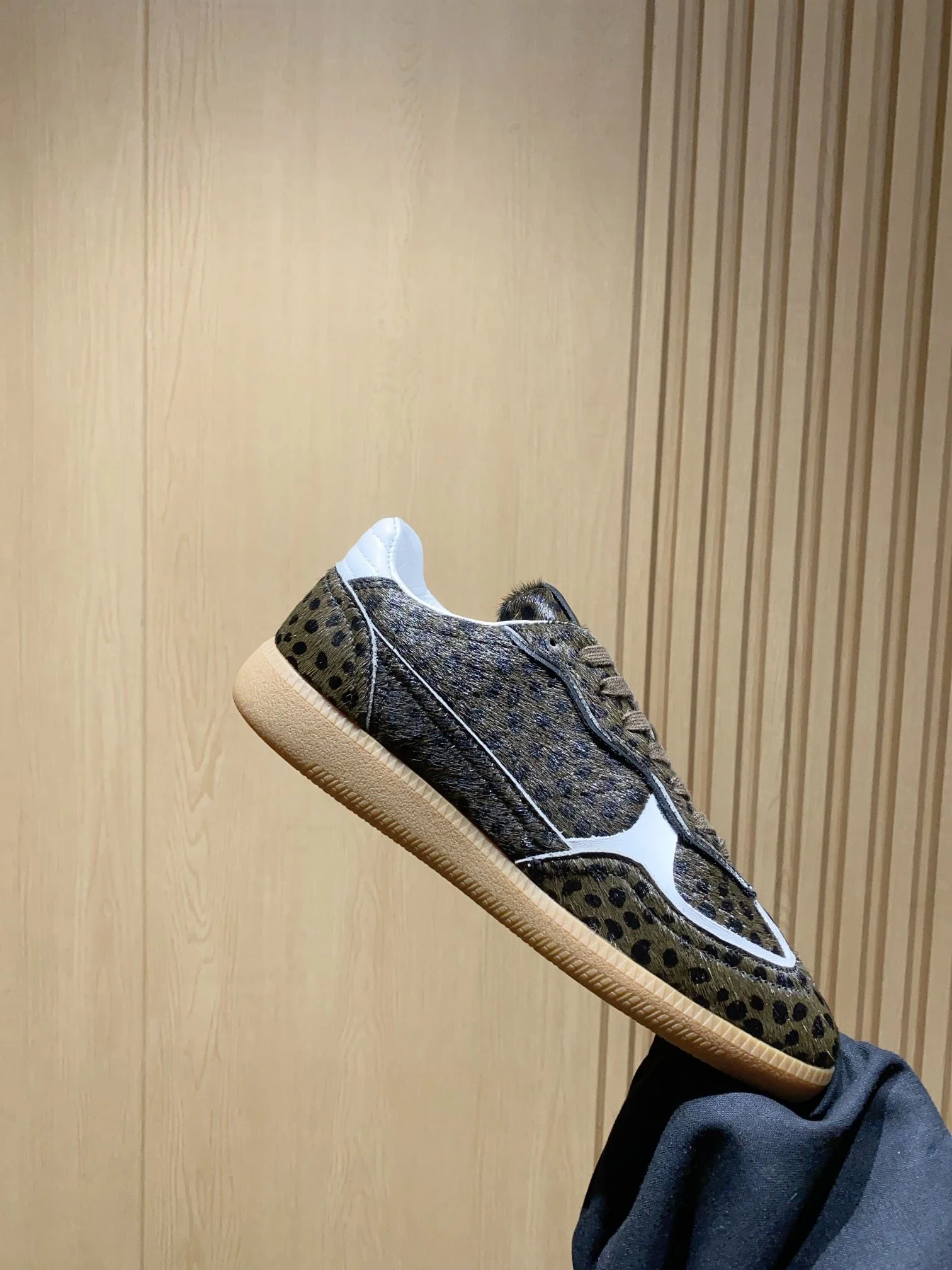 Top match Alohas Shoes