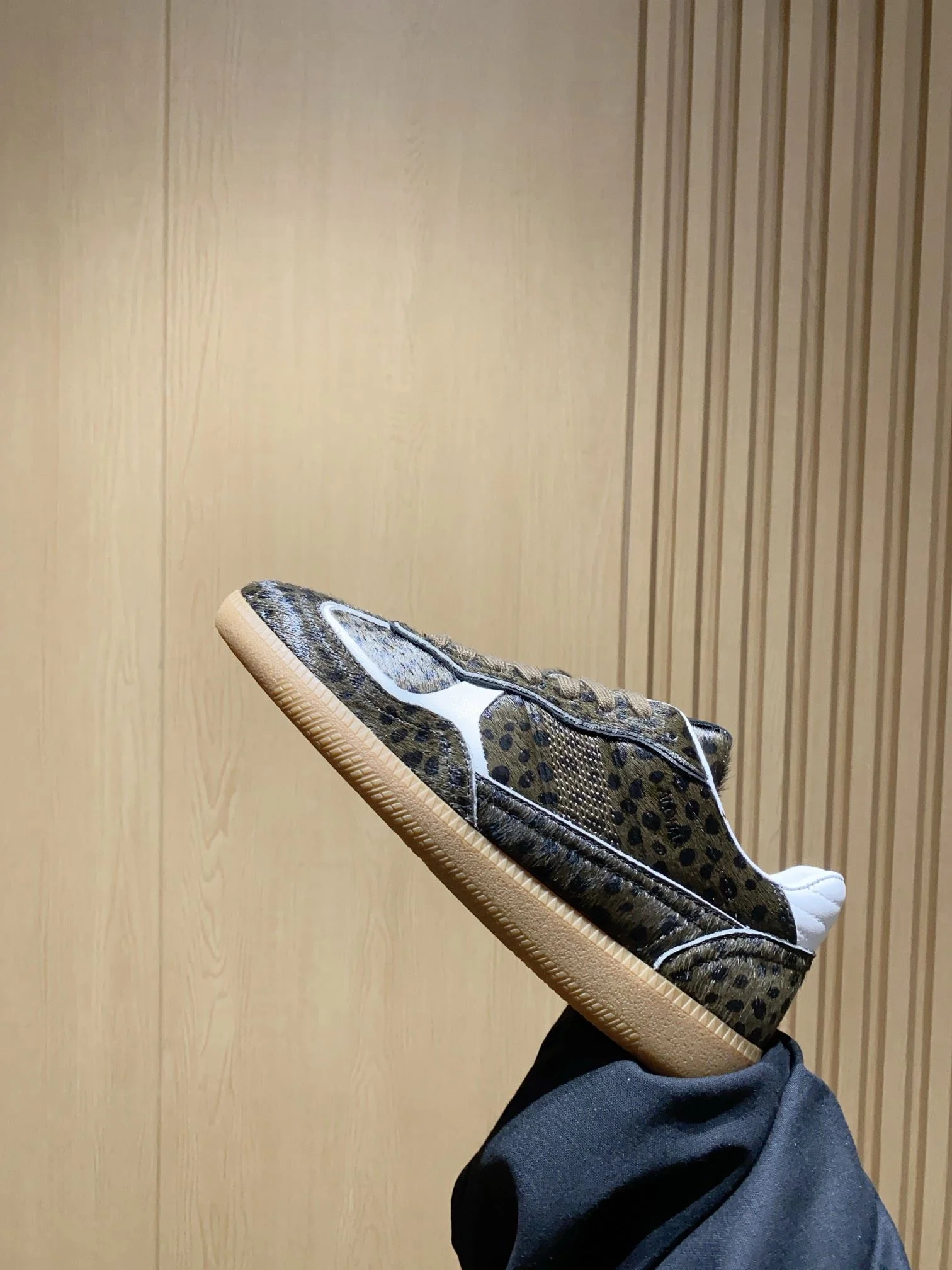 Top match Alohas Shoes