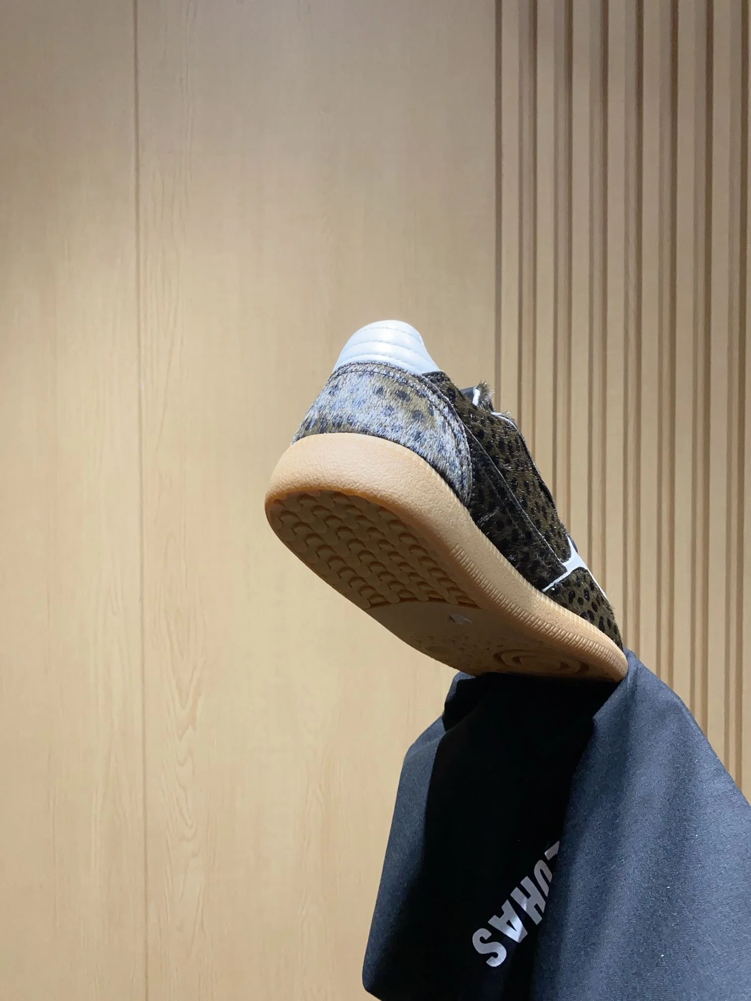 Top match Alohas Shoes