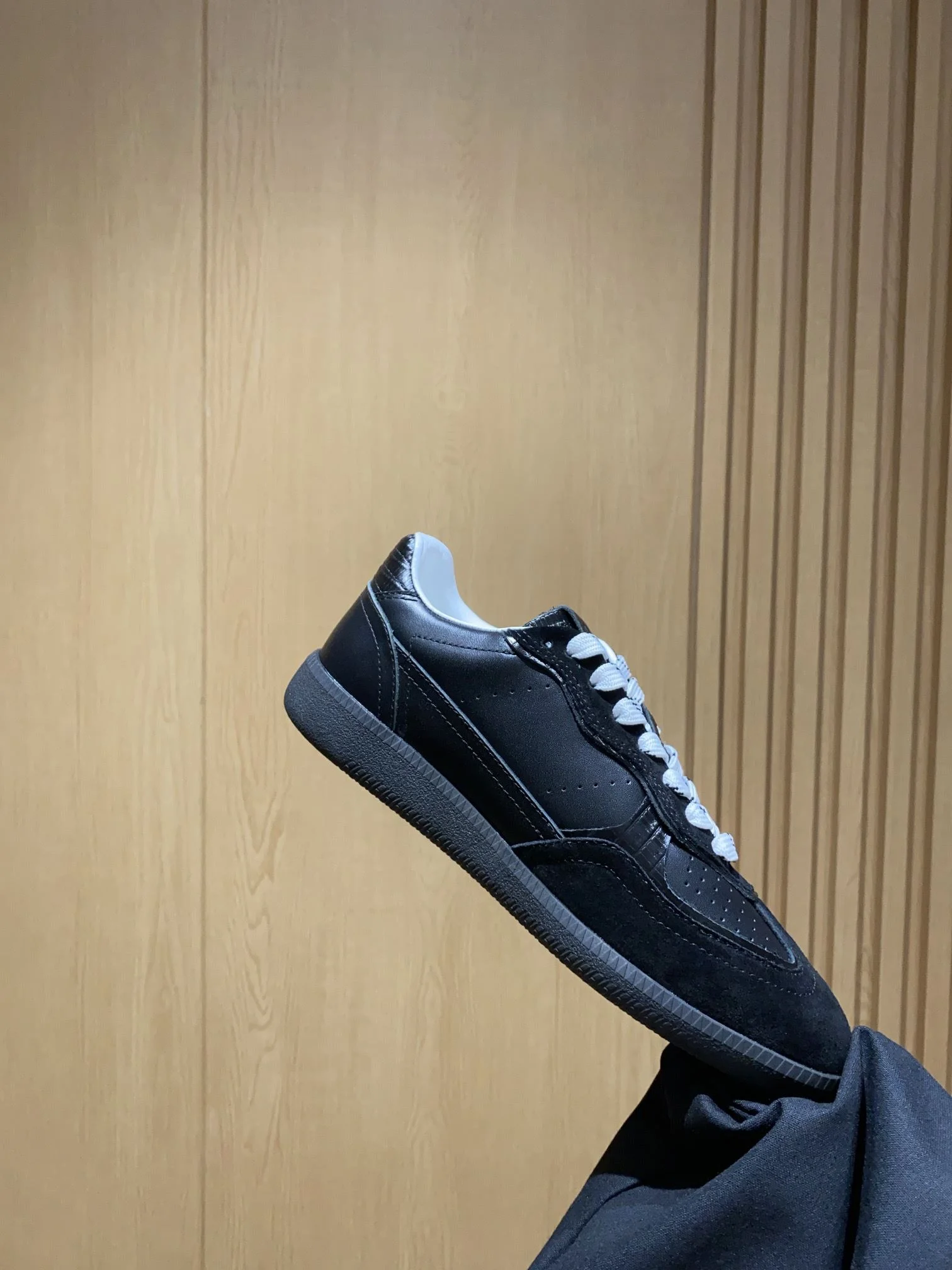Mirror quality Alohas Shoes