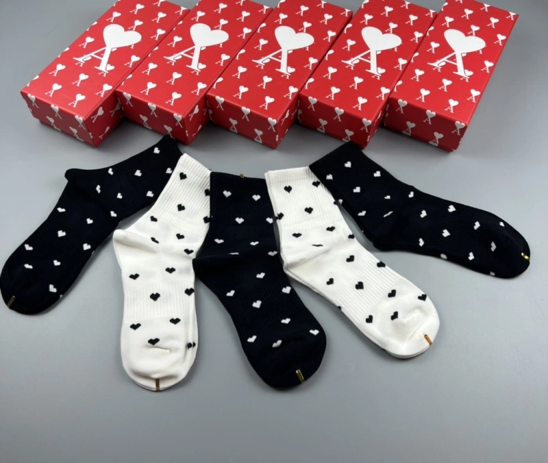 Low-cost Ami Socks