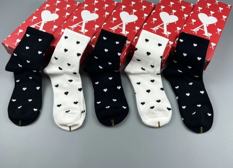 Low-cost Ami Socks