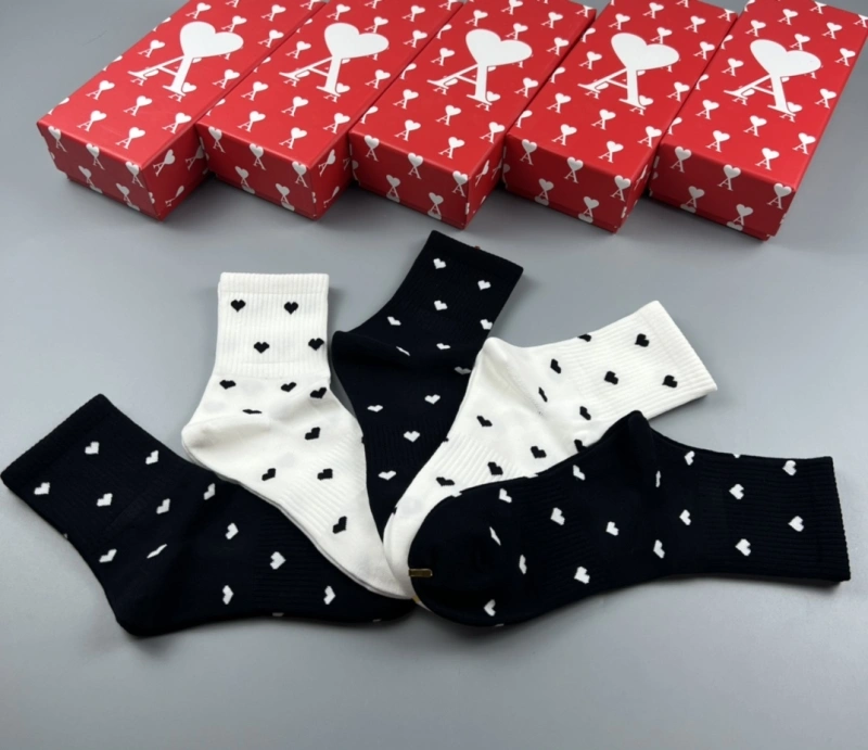Low-cost Ami Socks