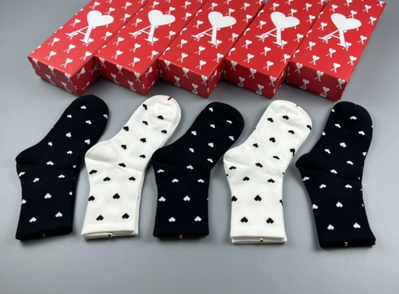 Low-cost Ami Socks