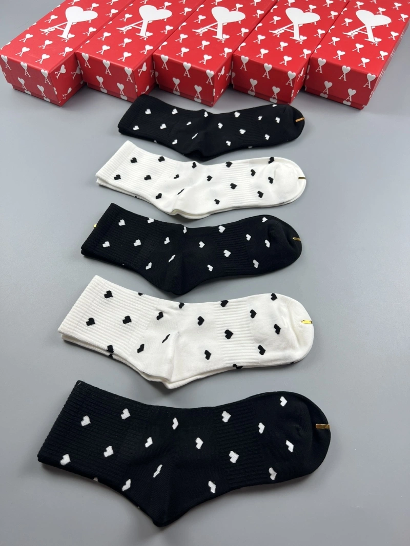 Low-cost Ami Socks