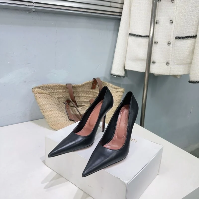 Accurate model Amina Muaddi Shoes
