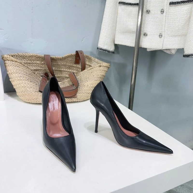 Accurate model Amina Muaddi Shoes