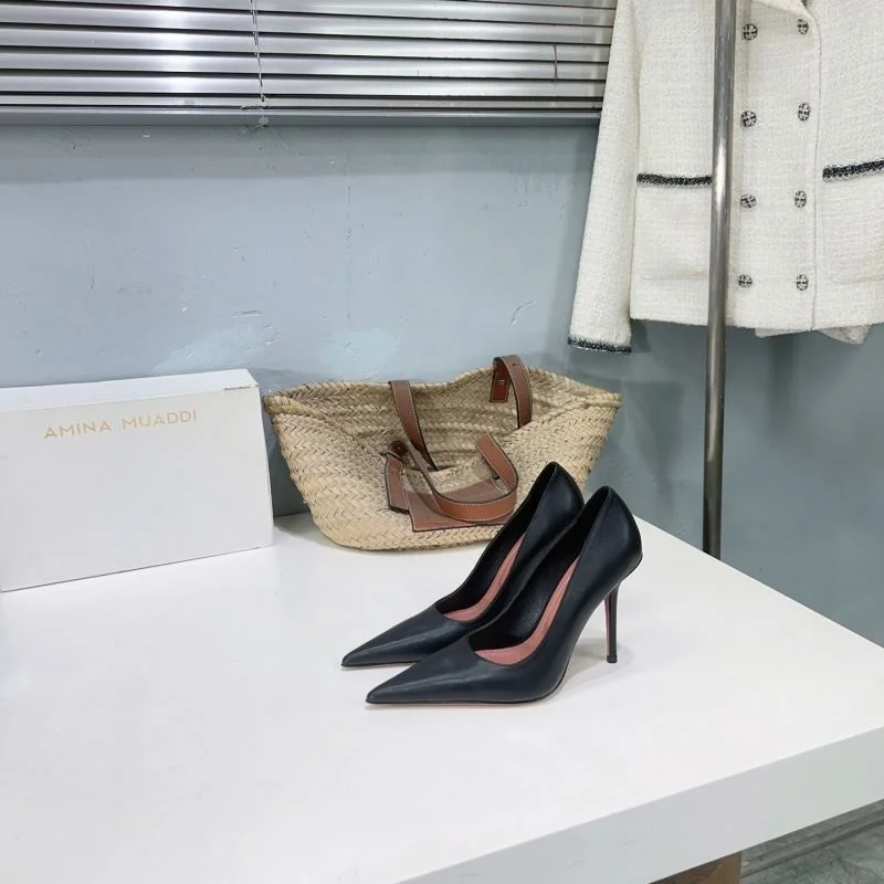Accurate model Amina Muaddi Shoes