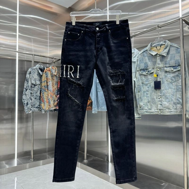 Low-cost Amiri Jeans