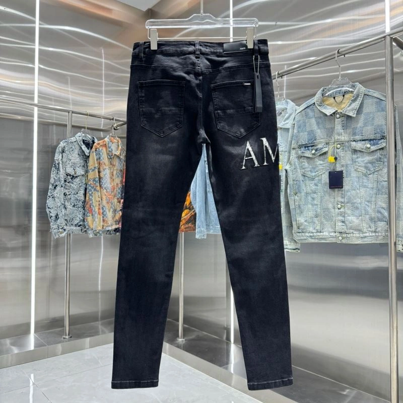 Low-cost Amiri Jeans
