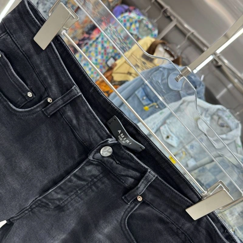 Low-cost Amiri Jeans