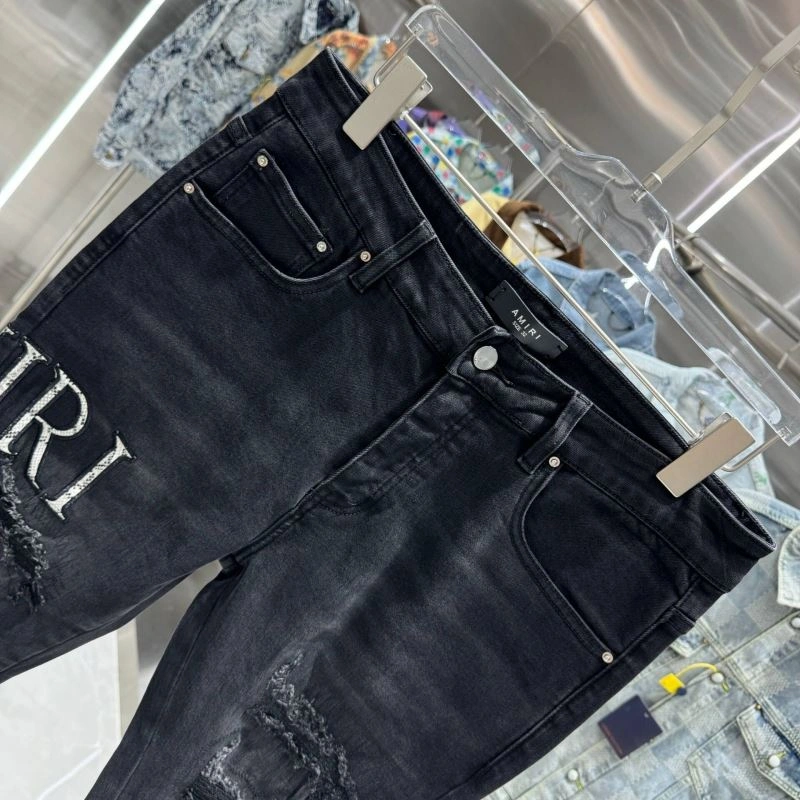Low-cost Amiri Jeans