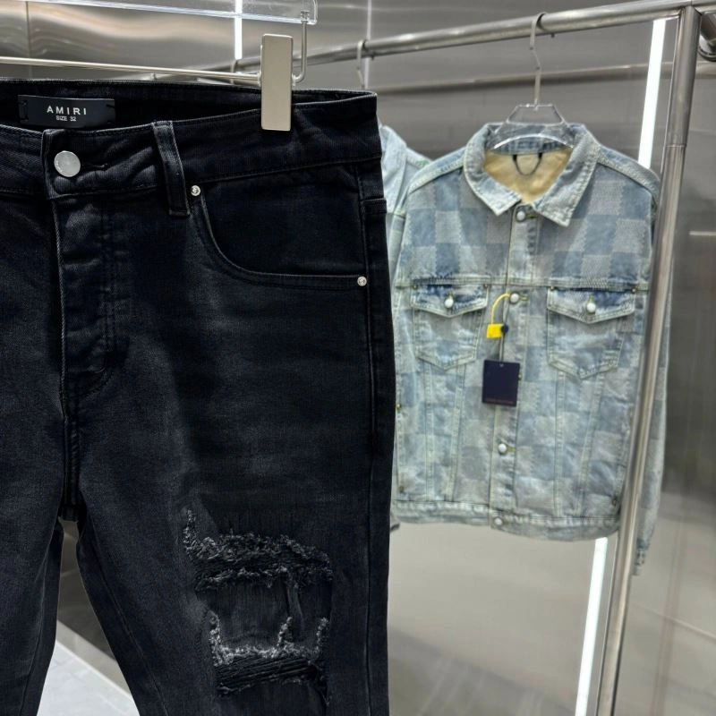 Low-cost Amiri Jeans