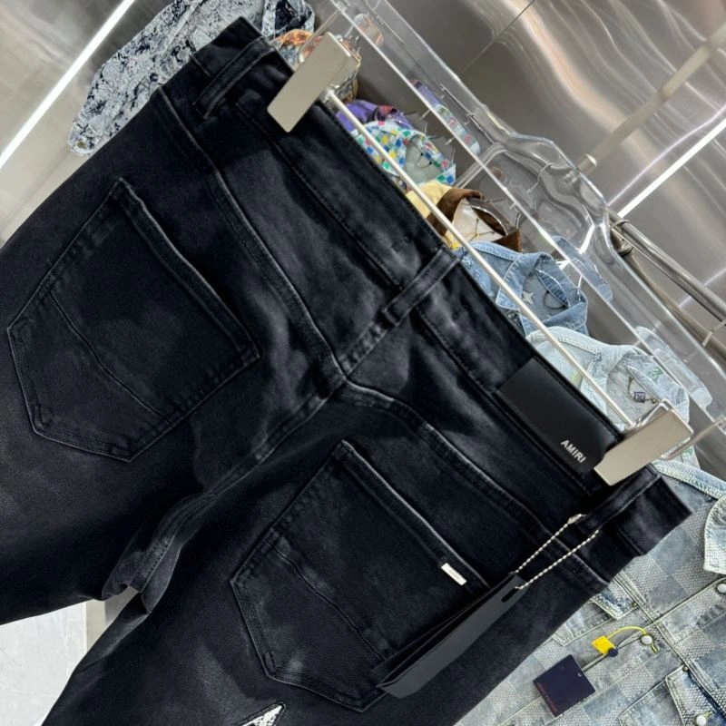 Low-cost Amiri Jeans
