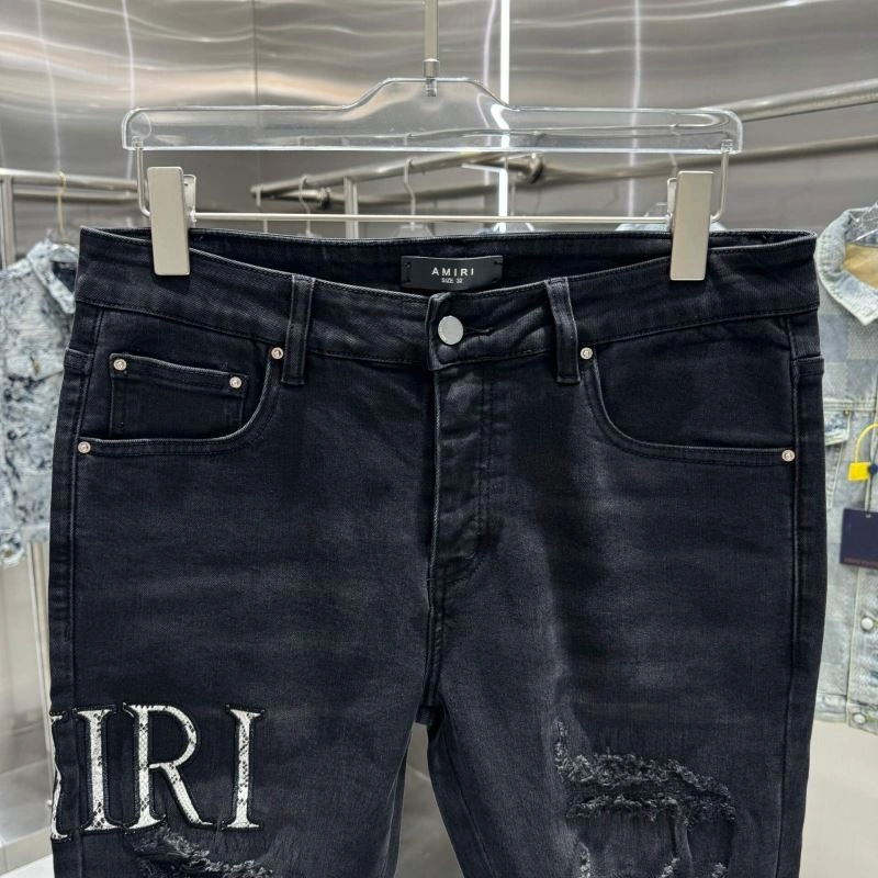 Low-cost Amiri Jeans